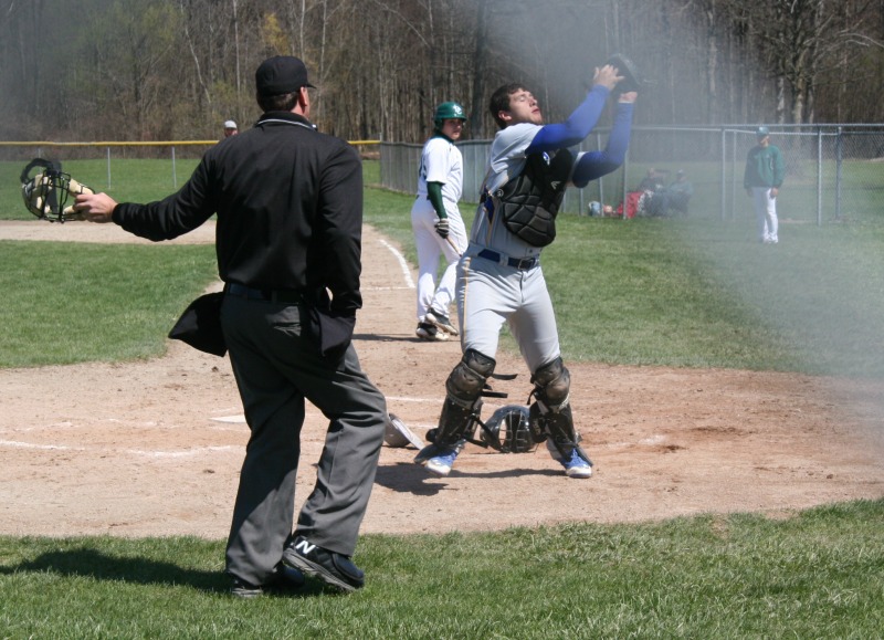 Delta College Baseball team in the hunt for 1st Place