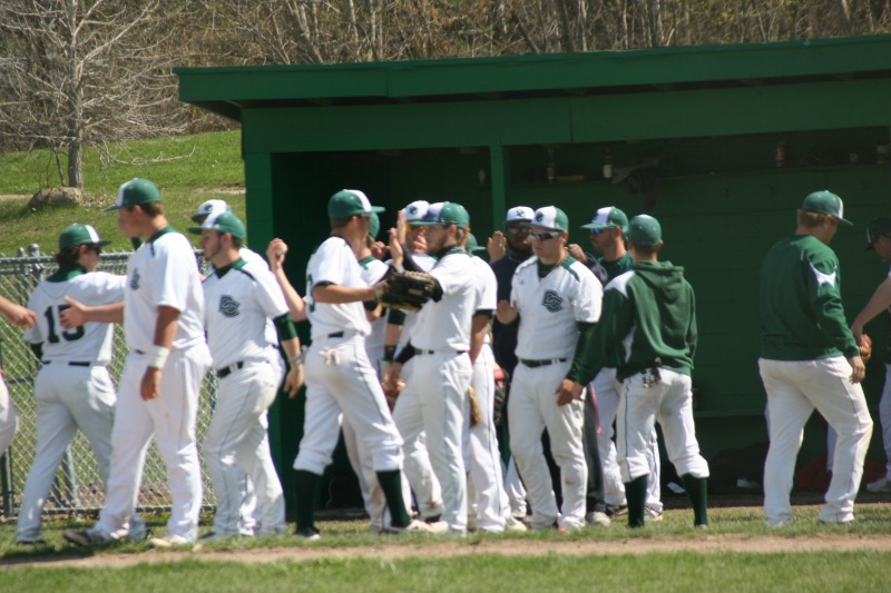 Delta College Baseball team in the hunt for 1st Place